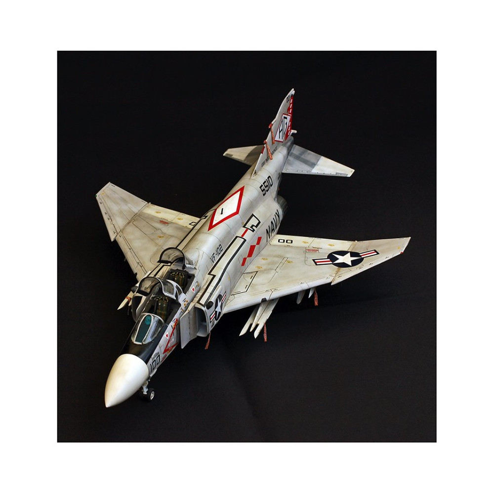 MacDonnell Douglas F-4J PHANTOM II maquette 1/48 ITALERI