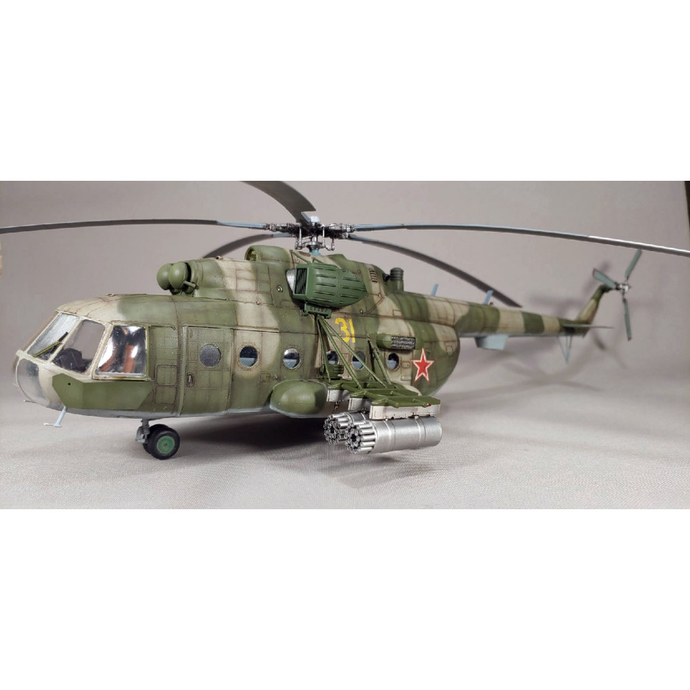 Hélicoptère soviétique Mil Mi-8 MT "HIP" maquette 1/48 ZVEZDA